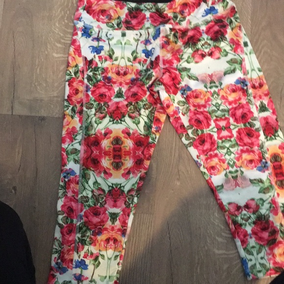 LuLaRoe | Pants & Jumpsuits | Lularoe Jade Capri Athletic Legging ...